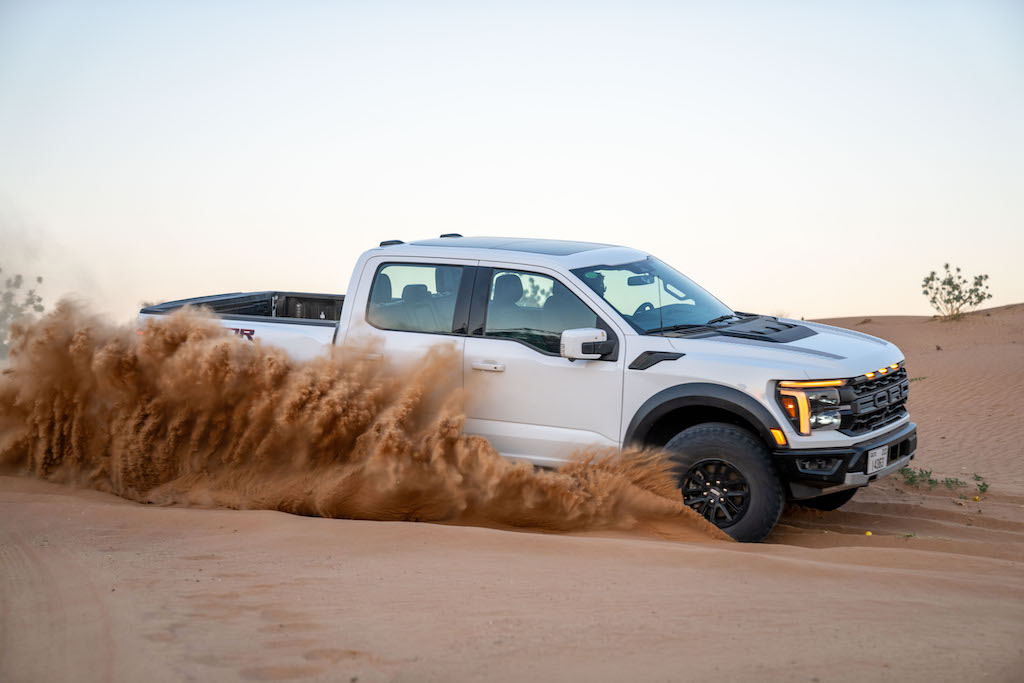 Ford tổ chức hành trình Raptor Adventure tại sa mạc Dubai